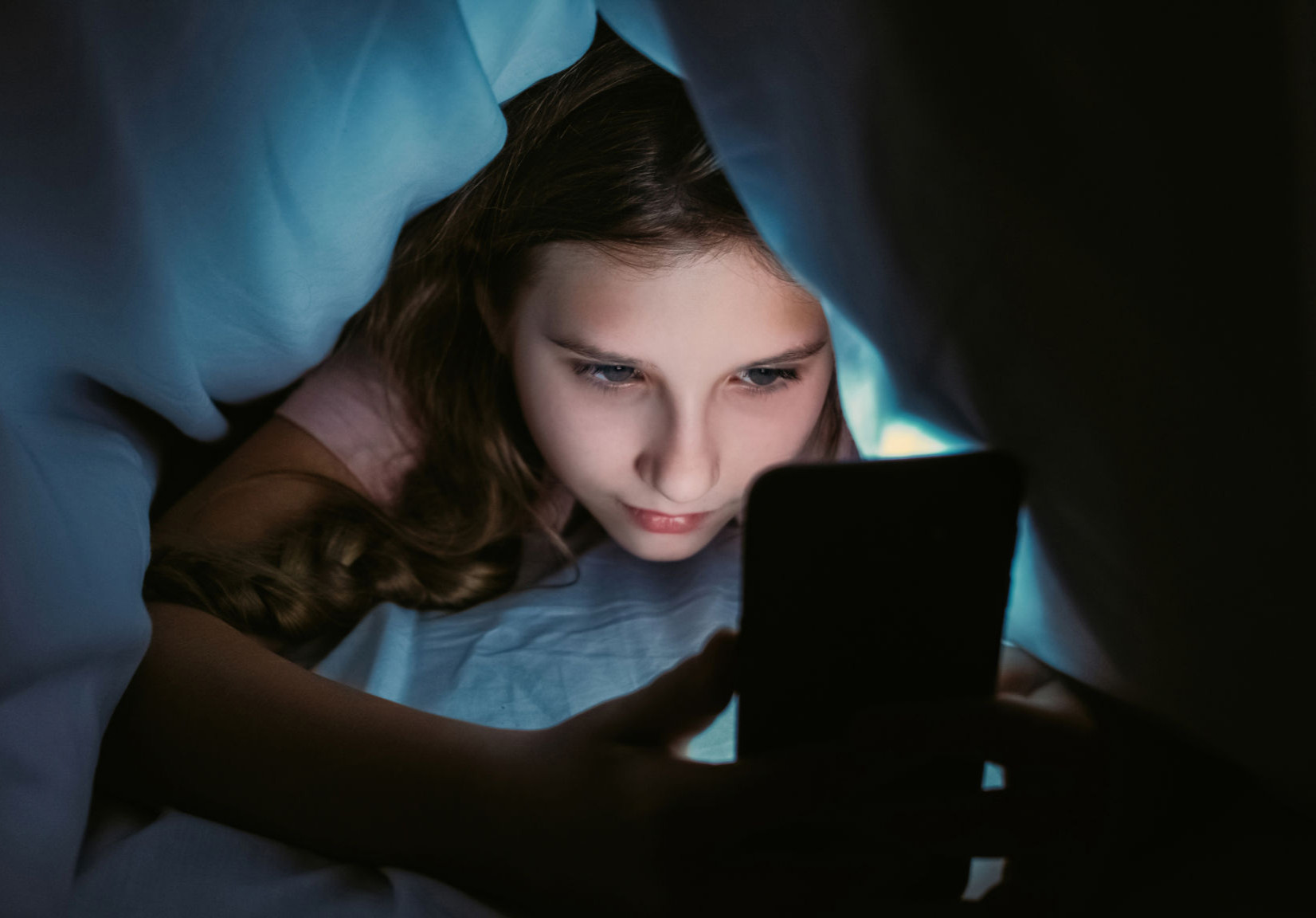 Screen Time and Social Media Use Linked to Eating Disorder Symptoms in ...